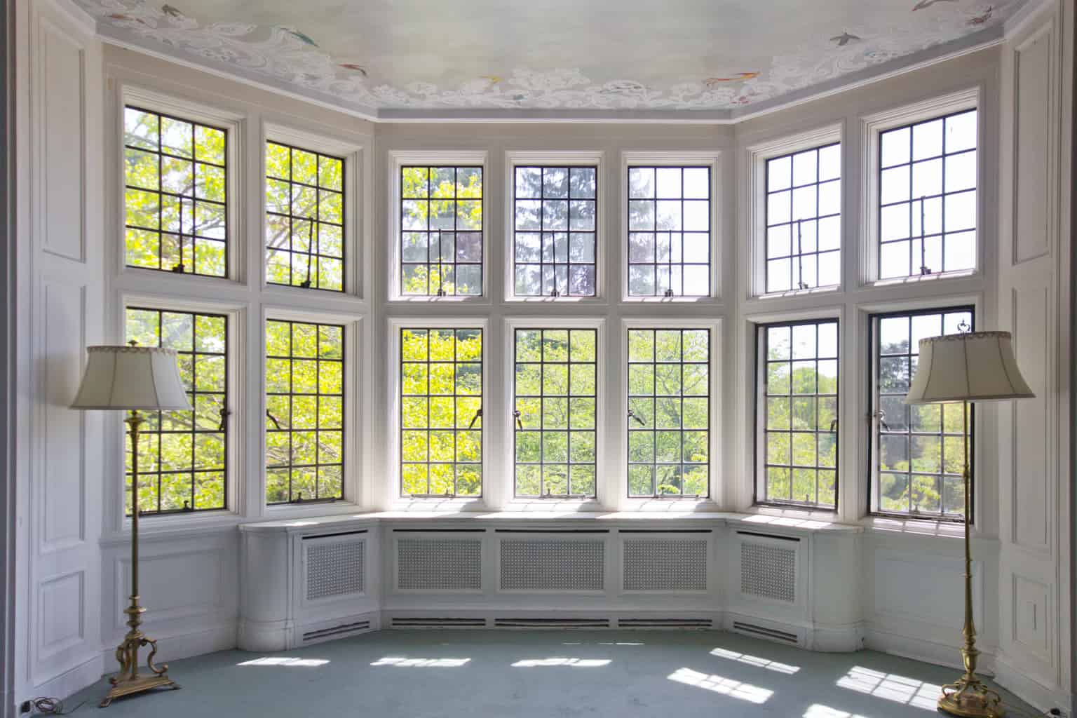 How To Design a Living Room With Bay Windows
